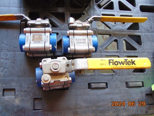 1 Flow-Tek CF8M 1" FP Lockable Stainless Steel Ball Valve 2200 WOG ...