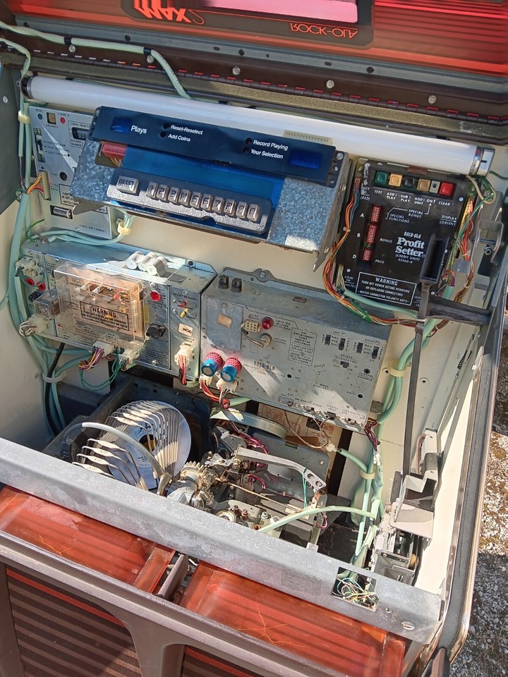 ANTIQUE VINTAGE ROCKOLA MAX 2 JUKEBOX | eBay