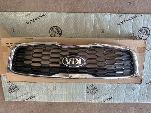 OEM Kia Sorento Grille 86380-C6500 new. Too late to return. Damaged box ...