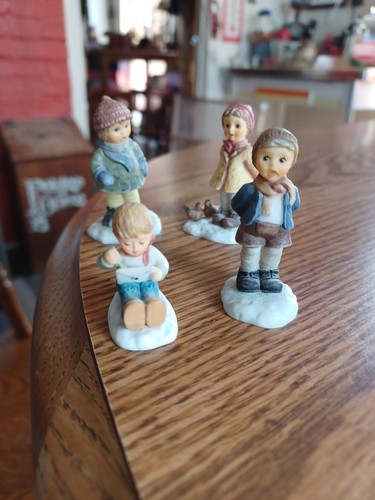 Berta Hummel Hawthorn Village Sledding Time Christmas Figurines 2004 ...