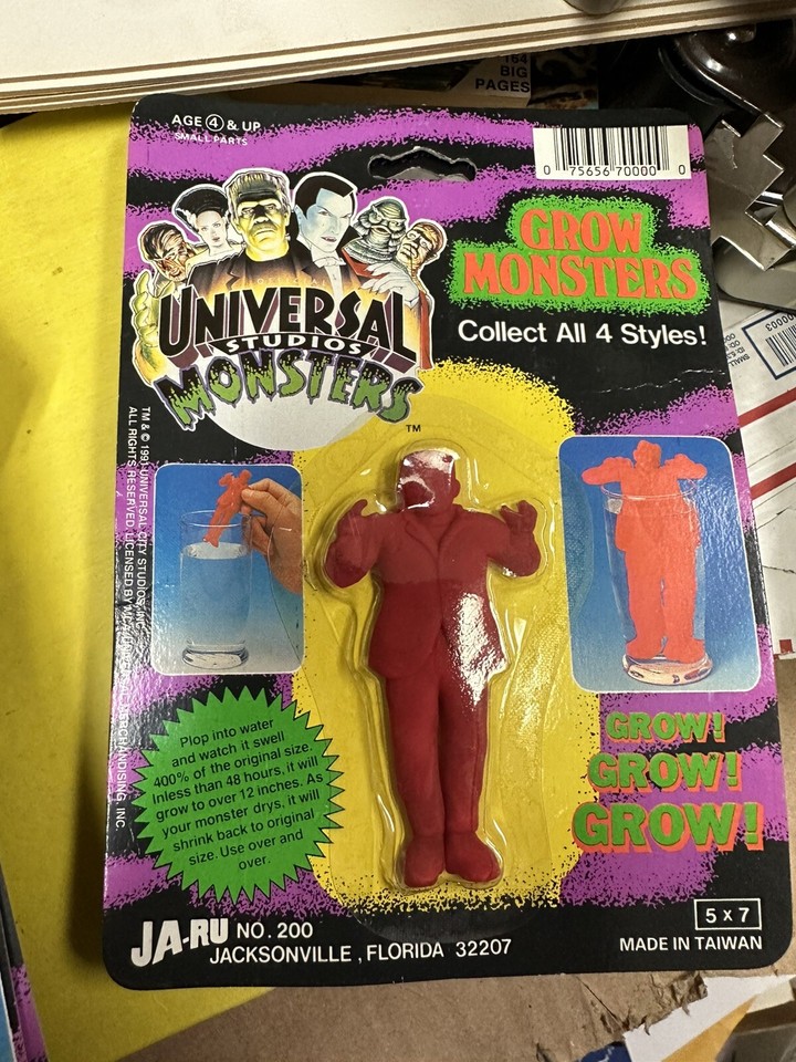 Jaru Universal Monsters Count Dracula Grow Monsters Growing monster toy ...