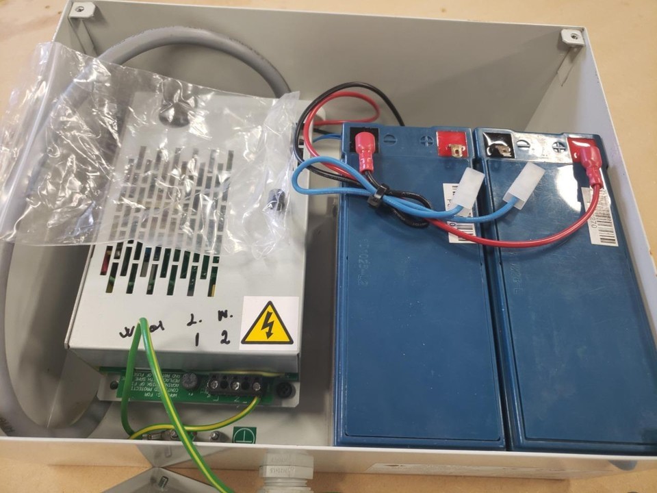 Xtralis VPS-215-U Battery Backup UPS Regulated Power Supply *batteries ...