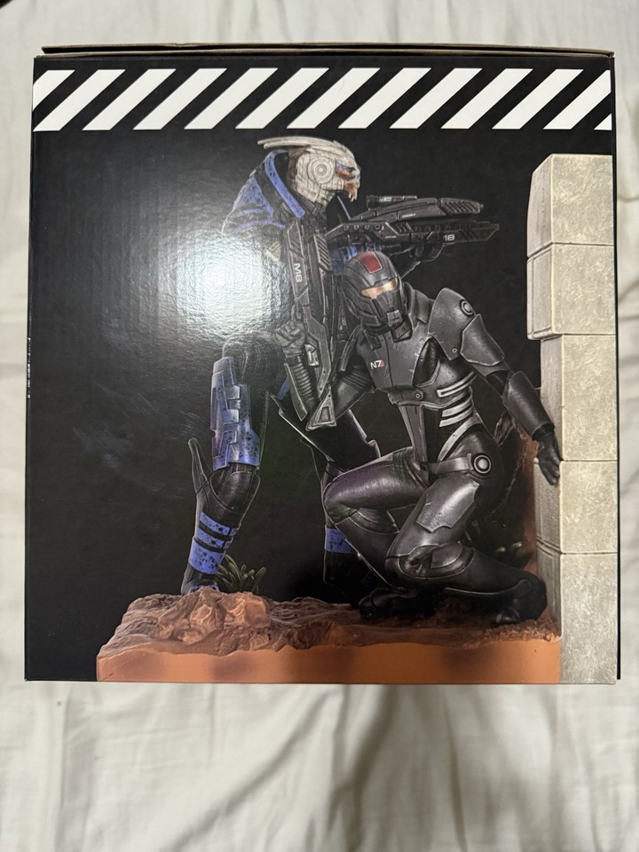 Mass Effect Cover Fire Garrus Shepard Vs Geth Bookends Statue Set Ebay 8130