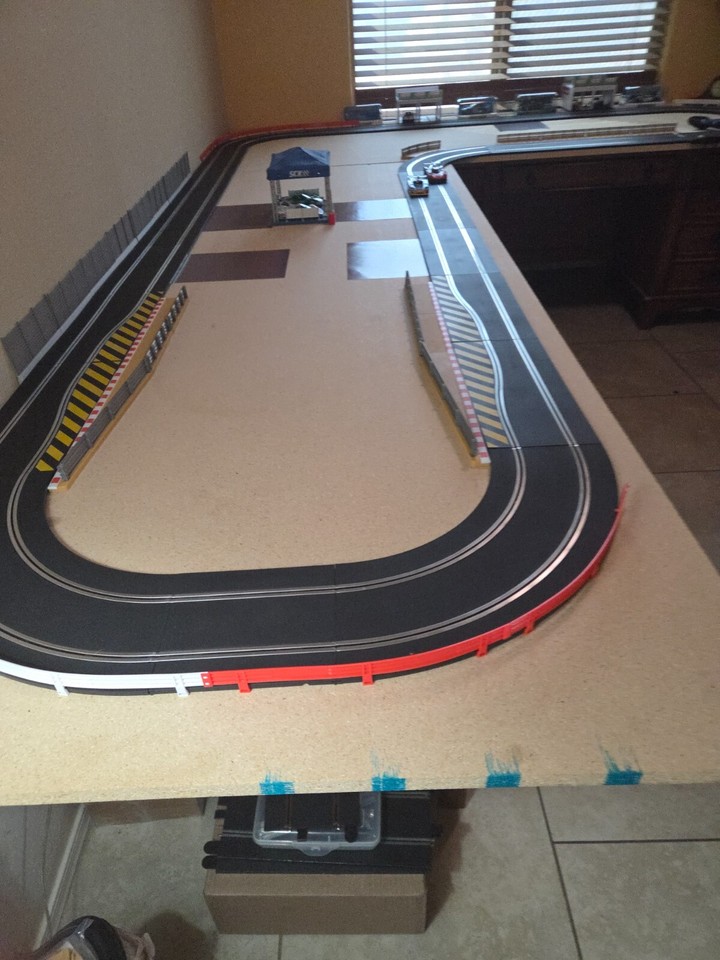 1/32 Scaletrix slot car track and 4 Cars Brand new !2 ft Straight aways ...