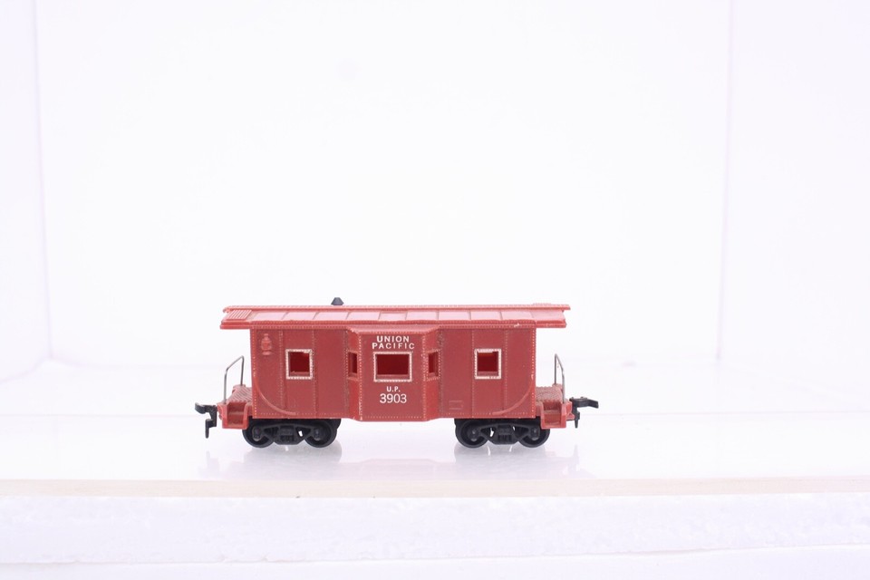 Marx HO Scale Union Pacific Bay Window Caboose Red With Window Trim ...