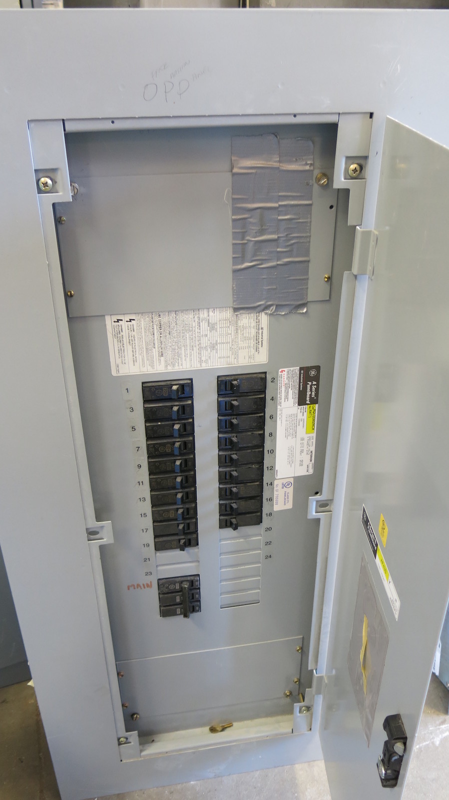 GE AQU3302RCX Panelboard THQB32100 Main Breaker 120/208 Volt 3PH4W 30 ...