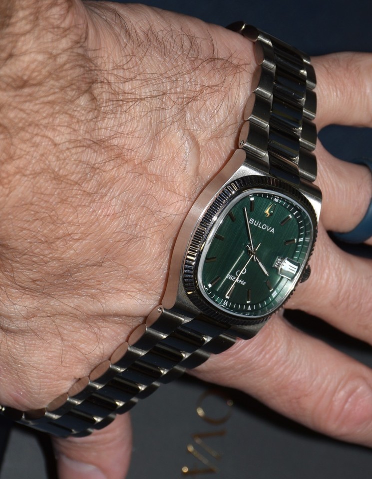 MENS BULOVA SUPER SEVILLE Precisionist 262KHz WATCH 96B439 GREEN DIAL ...