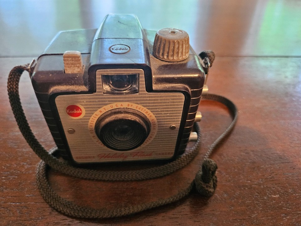 Kodak Brownie Holiday Flash Camera Roll Film Viewfinder Camera | eBay