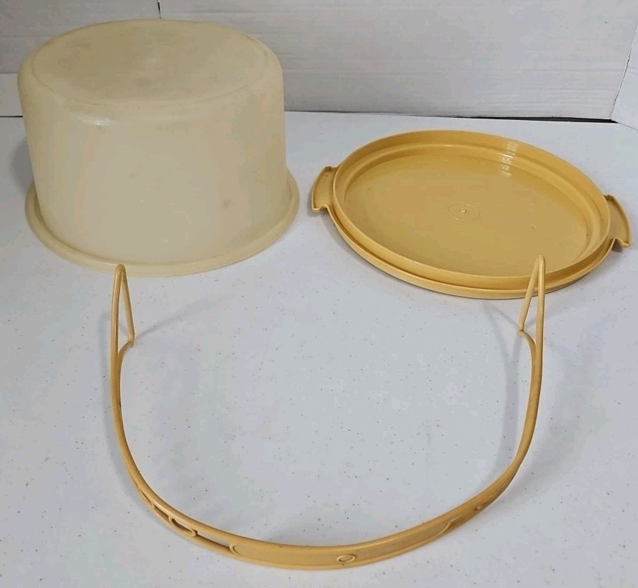 Tupperware Cake Taker Round Harvest Gold Carrier Lid Handle ~ 684-7 ...