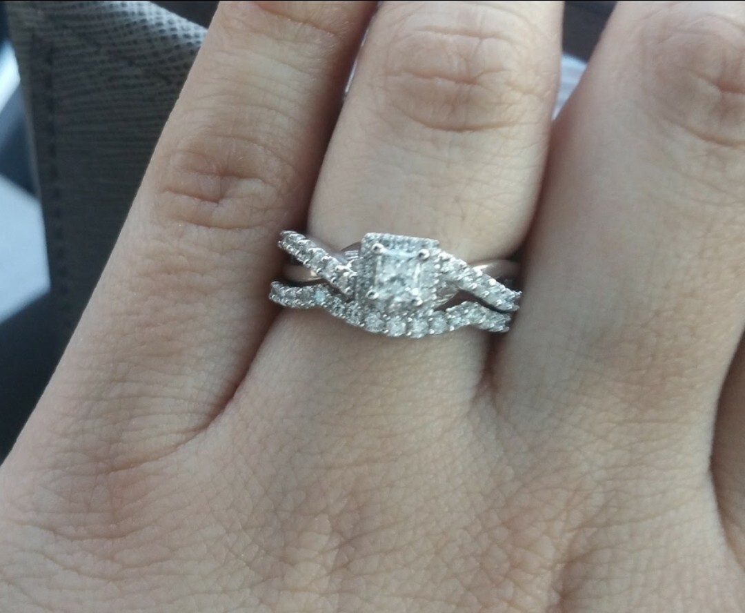 Zales princess cut wedding set | Beachweddingtips.com