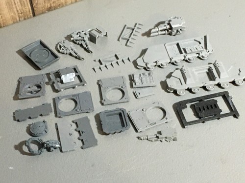 A21043 WARHAMMER 40K SPACE MARINES TANK BITS LOT RHINO PREDATOR RAIDER ...