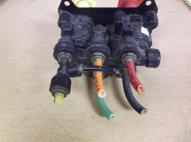 International 3592131C91 Bendix Brake Control Valve 5013475 *FREE ...