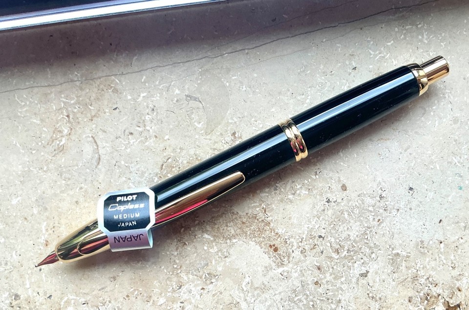 LAGERBEREINIGUNG! PILOT Capless Füllhalter, schwarz gold, M Feder | eBay