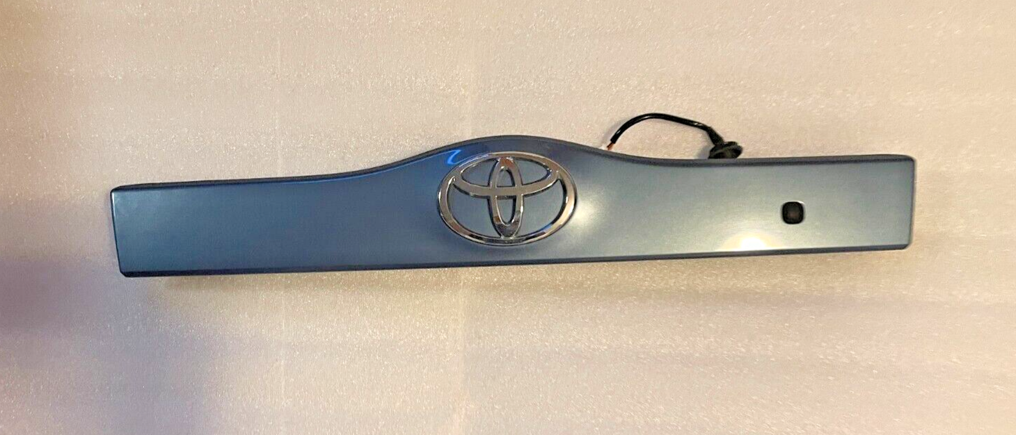 2004-2005 Toyota Prius Tailgate Handle Panel Trim Trunk Blue 76801 ...