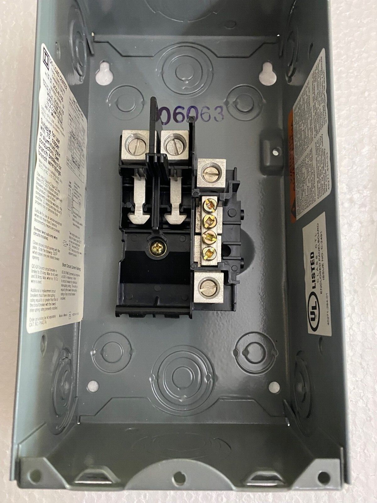 Square D Indoor 70A Circuit Breaker Load Center HOM24L70SCP 120V/240V ...