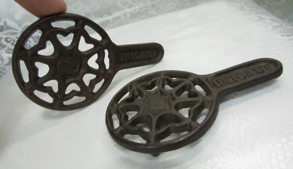 Set of 2 UNICAST Vintage Miniature Doll House CAST IRON TRIVETS Rustic ...