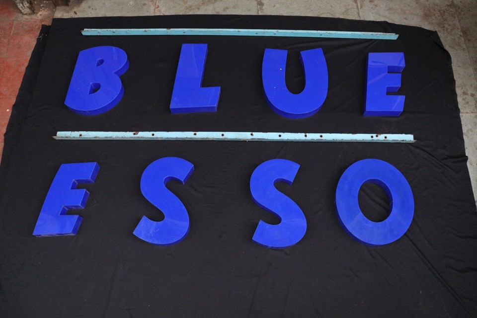 ESSO BLUE VINTAGE PETROL STATION NEON SIGN ORIGINAL ACRYLIC LETTERS ...