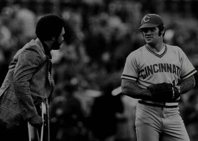 Injured Reggie Jackson Oakland Athletics talks with Pete Rose CInc- Old ...