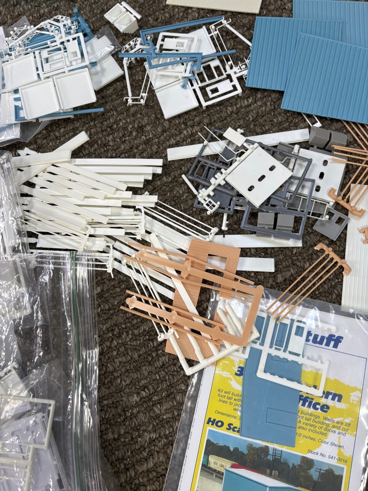 Pikestuff HO Scale Details Assortment, warehouse plus Vollmer building ...