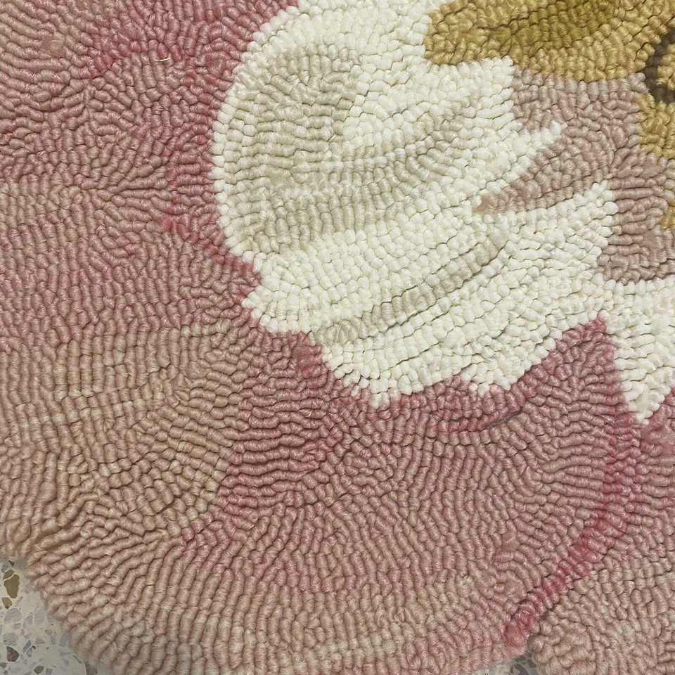 Plow & Hearth Dogwood Flower Shaped Hooked Rug | eBay