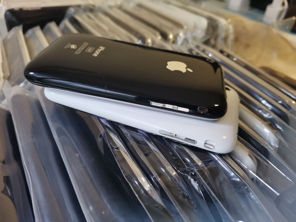 Apple iPhone 3nd 3GS - 8/16/32GB - Black /white (Unlocked) ( GSM) IOS 6 ...