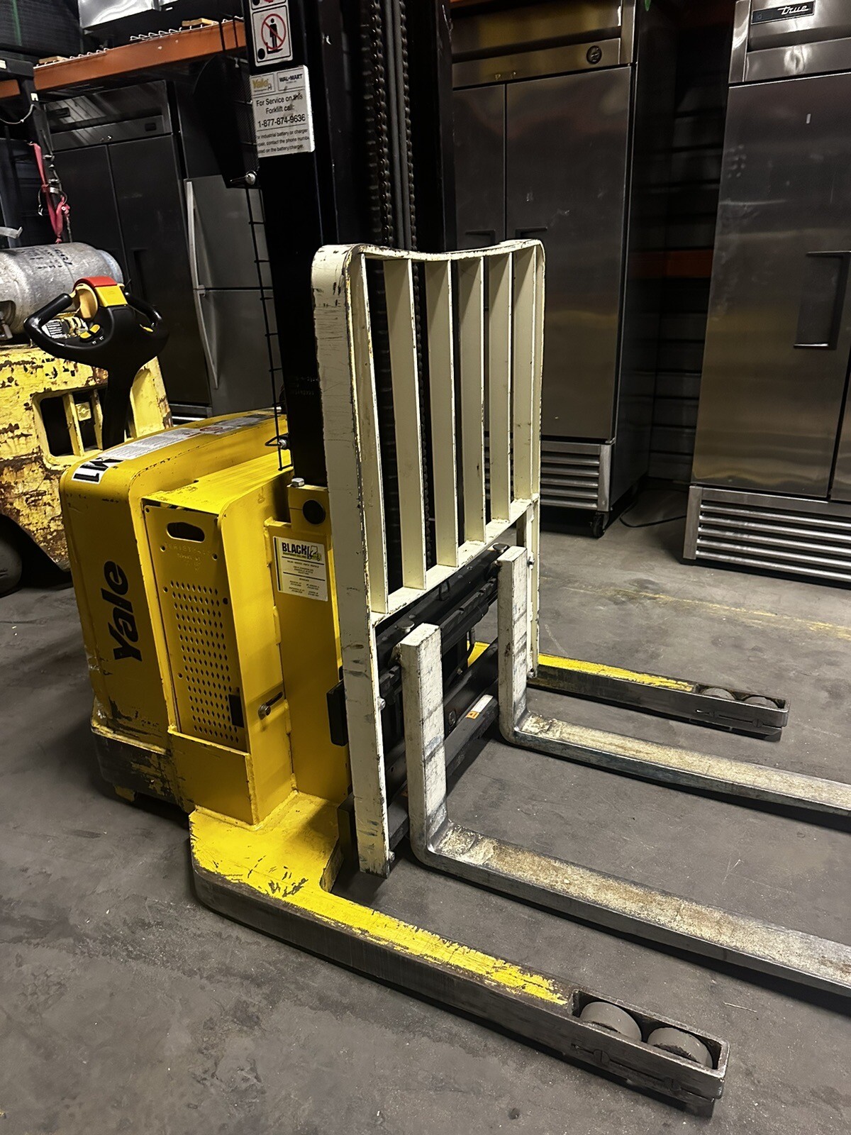2005 Yale Walkie Stacker Walk Behind Forklift Straddle Lift Only 1054 ...