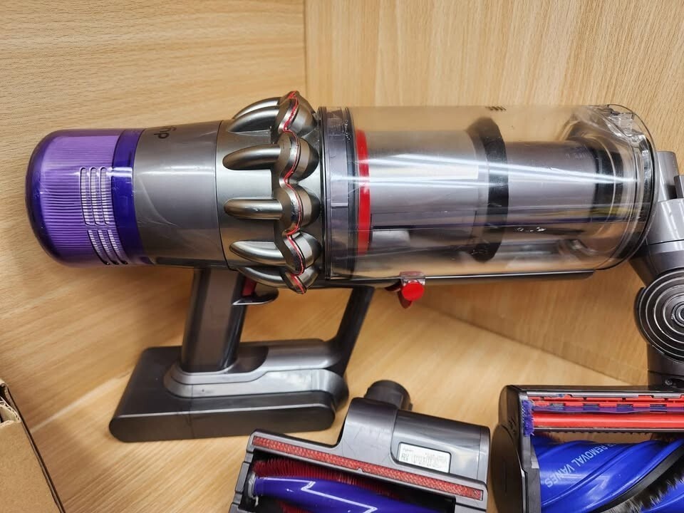 Dyson V11 Torque Drive+ Cordless Vacuum Cleaner with Extra Attachments ...