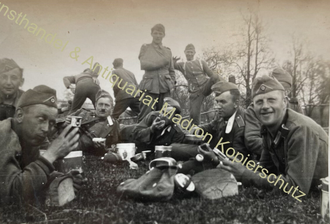 orig. Foto WW2 WK2 WH Wehrmacht Krieg 1940 Soldaten bei Mahlzeit | eBay