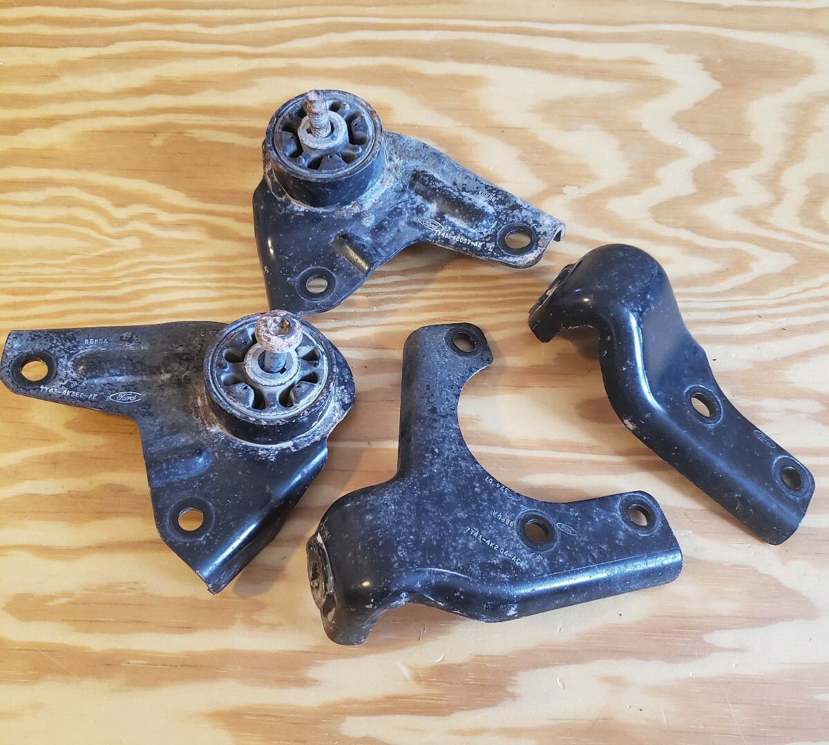 2008-2010 Lincoln MKX OEM Rear Axle Differential Mounts | Genuine OEM