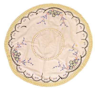 Vintage 1920s-30s Trapunto Embroidered Linen Round Charming Cottage ...