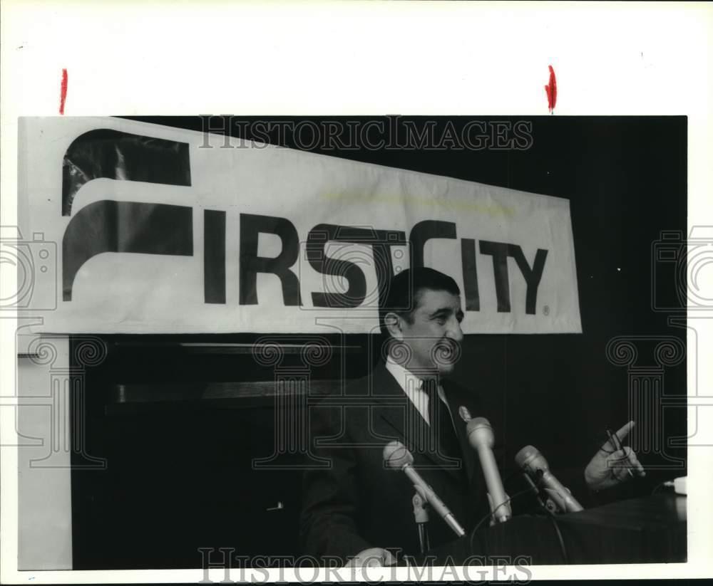 1988 Press Photo A. Robert Abboud, Manager of Investor Group, First ...