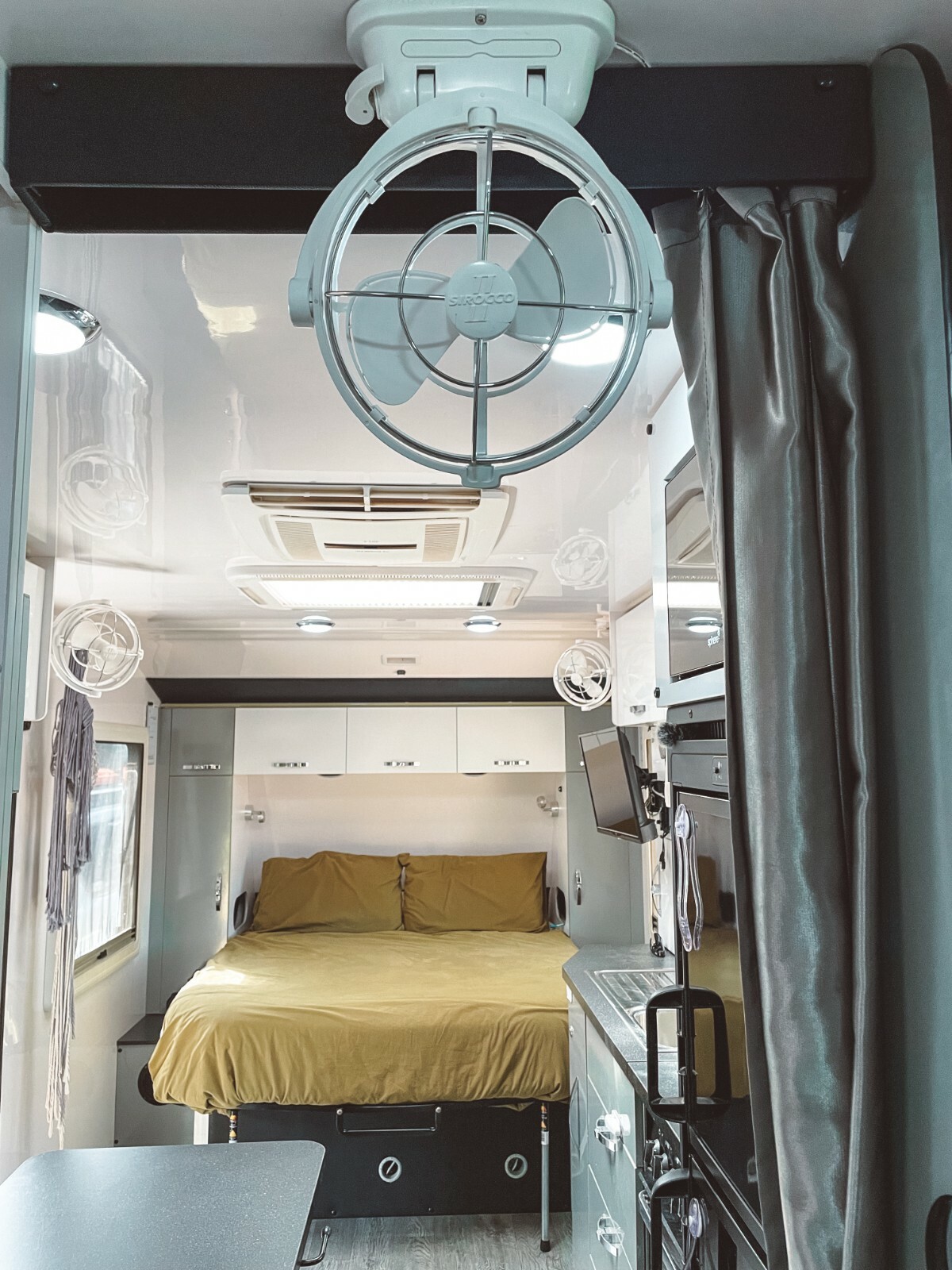 Sirocco II 12/24V Caravan RV Fan from SEEKR by Caframo (White) | eBay.de