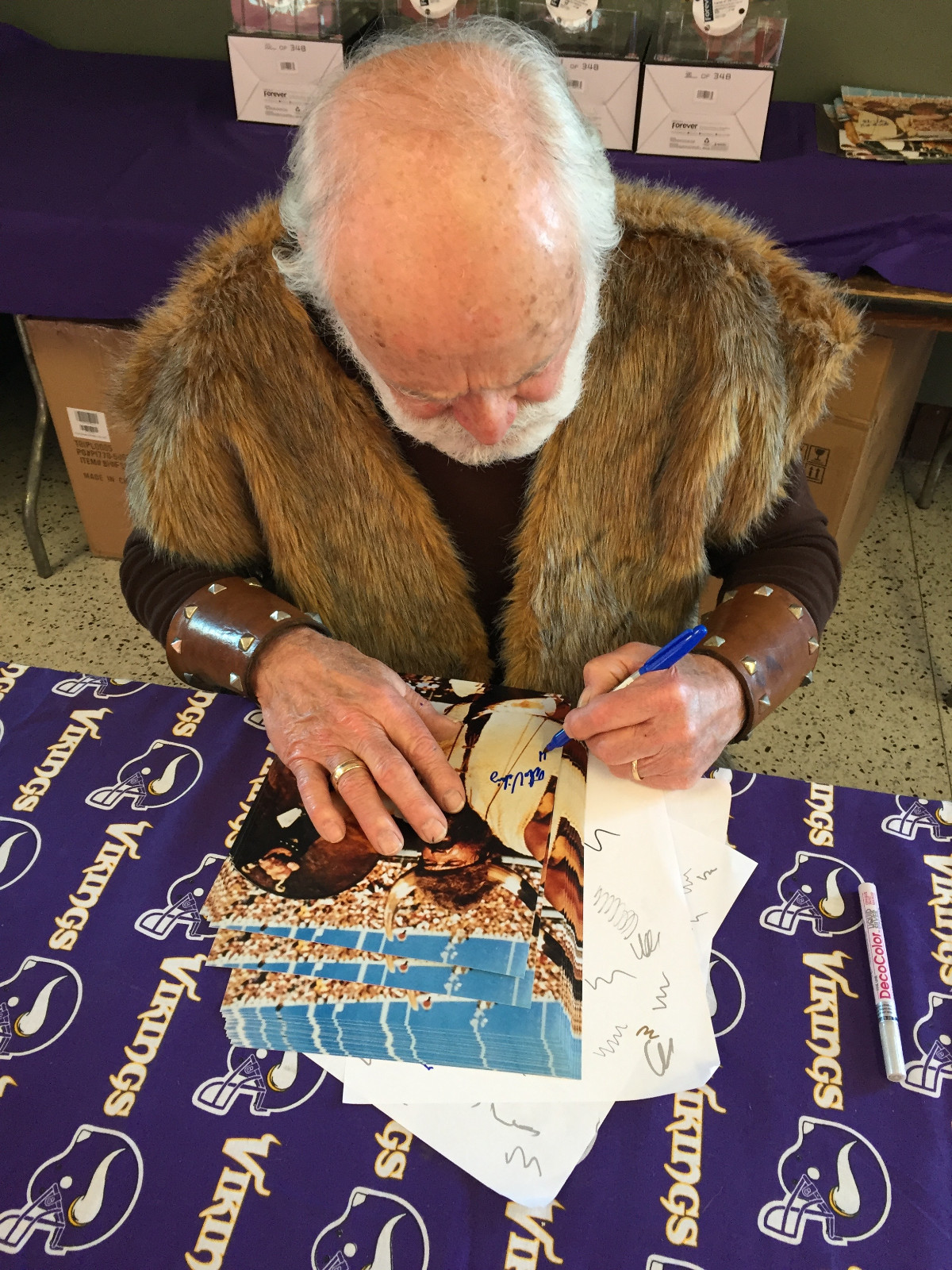 Hub Meeds, Minnesota Vikings Original Mascot Color 8x10 #2 with COA ...