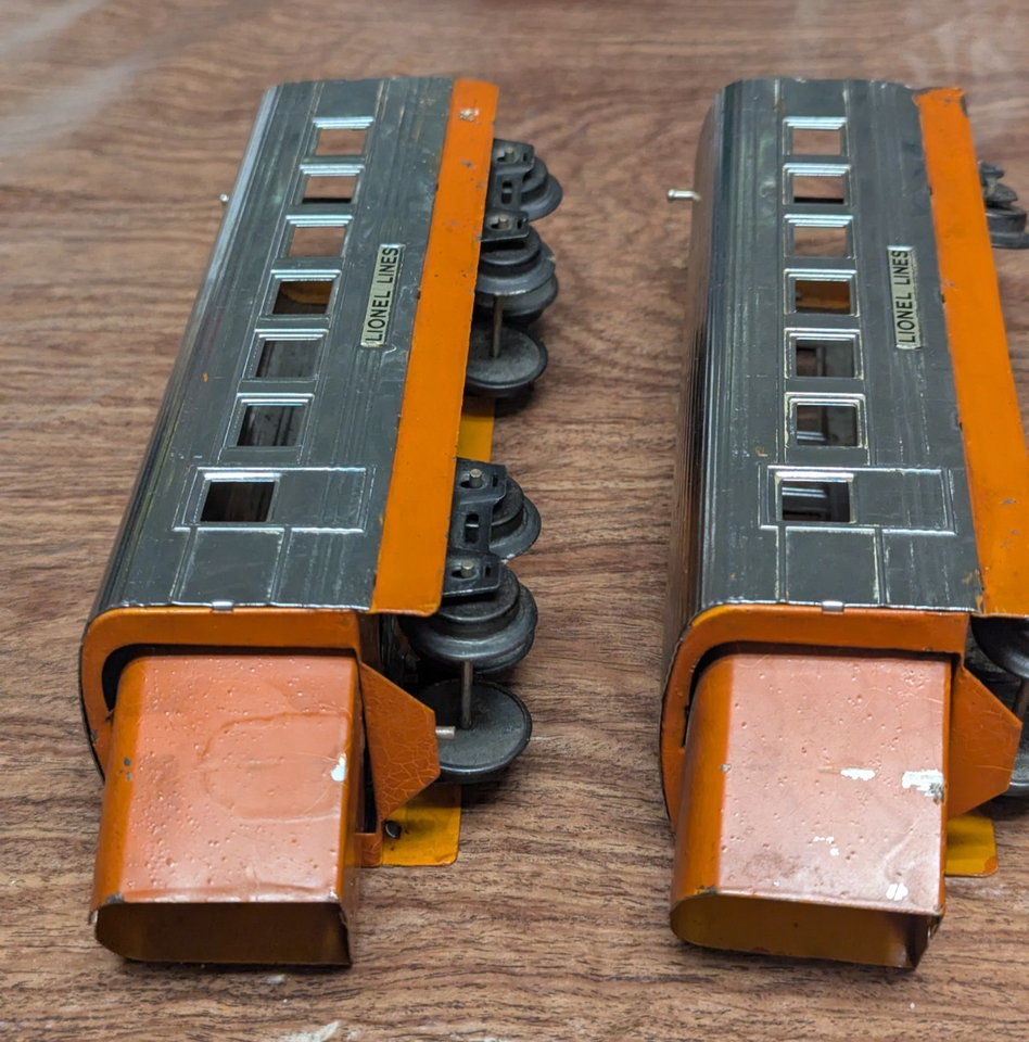 LOT of 2 Lionel Junior STREAMLINE Coach Passenger Cars MARKED "LIONEL ...