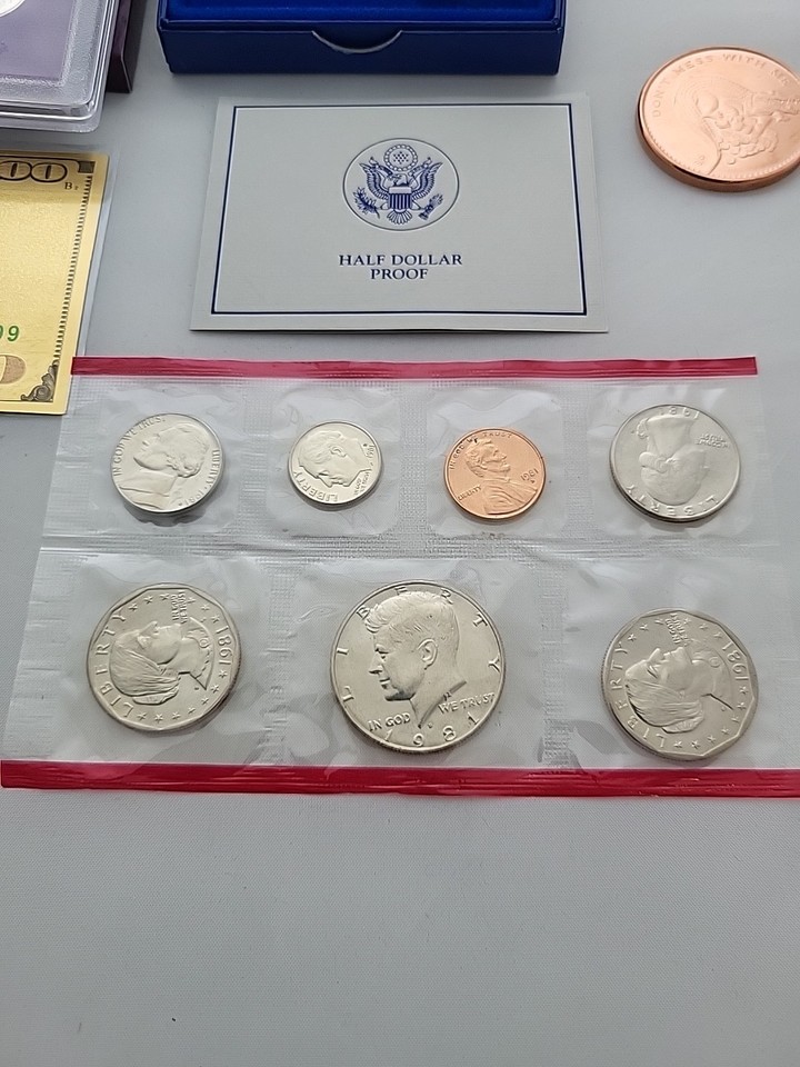 Mixed Coin Lot. U.S Coins, Commemorative Half Dollar, Novelty Copper ...