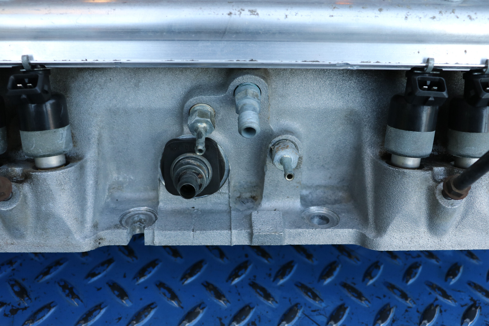 1994-1996 Chevrolet Corvette LT1 Intake Manifold Fuel Rail 12552138 OEM ...