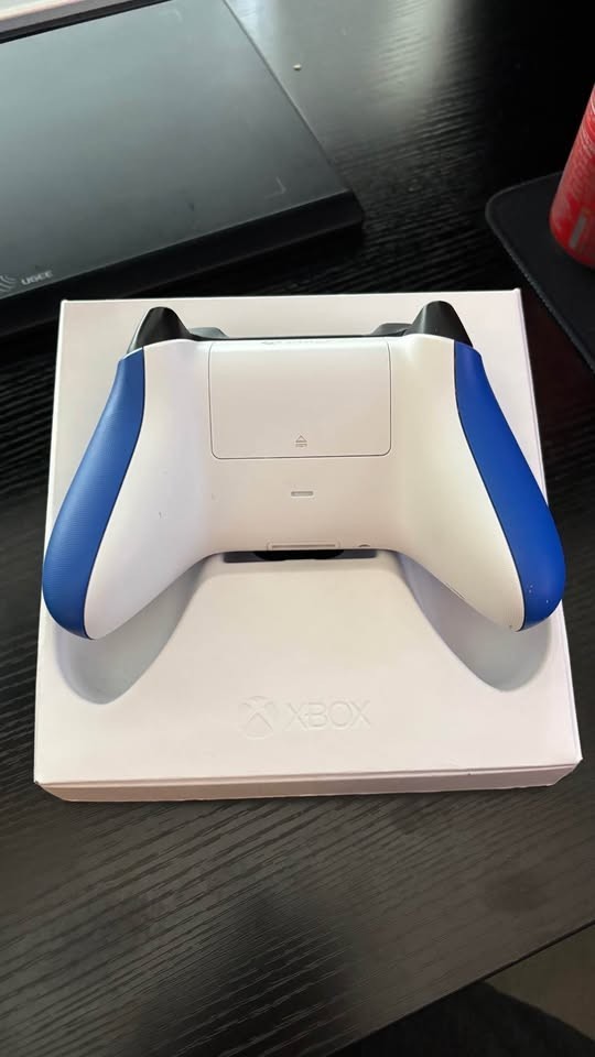 Microsoft Wireless Controller for Xbox - Shock Blue (Batteries included ...