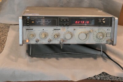 Electrical & Test Equipment - Rf Signal Generator