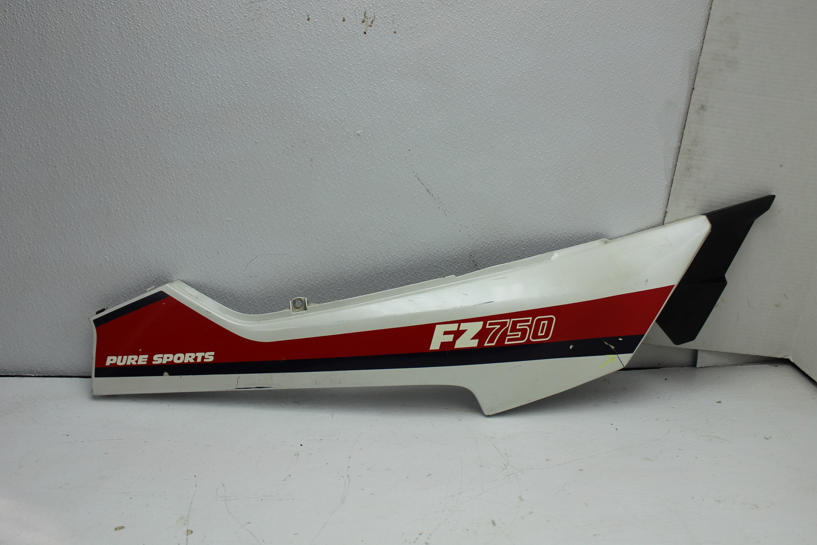 1985 YAMAHA FZ750 RIGHT SIDE COVER FRAME PANEL COWL FAIRING (YTP377 ...