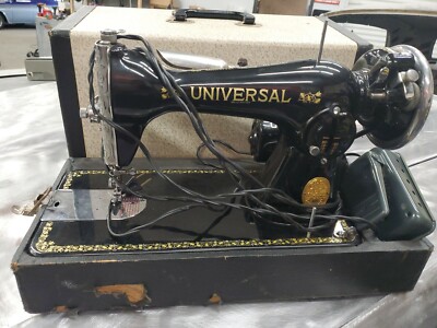 VINTAGE UNIVERSAL DELUXE SEWING MACHINE WITH CASE | eBay