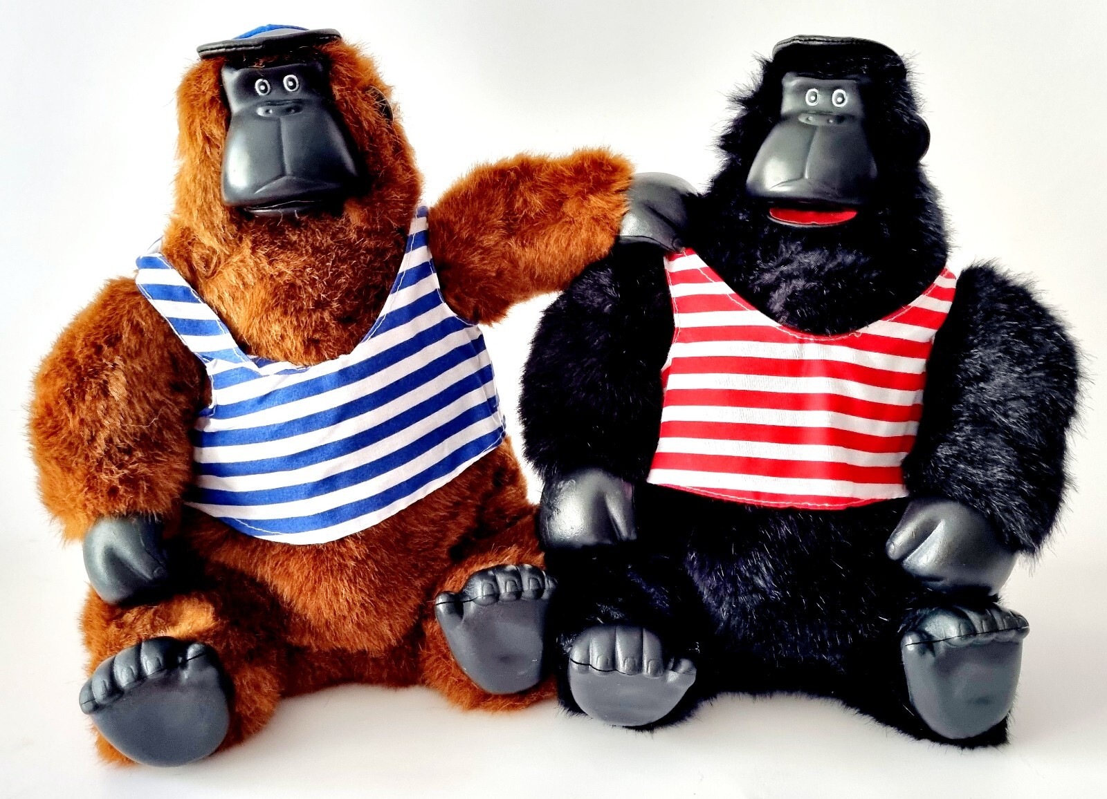 Magogo gorilla The Macarena Gorilla Monkey singing and dancing gorilla ...