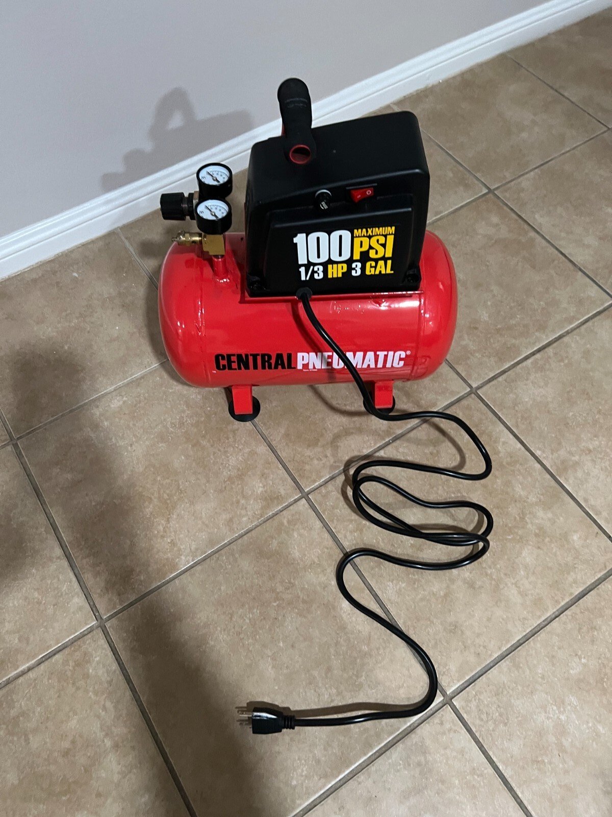 Central Pneumatic 3 gallon Oilless air compressor-100 max working PSI ...