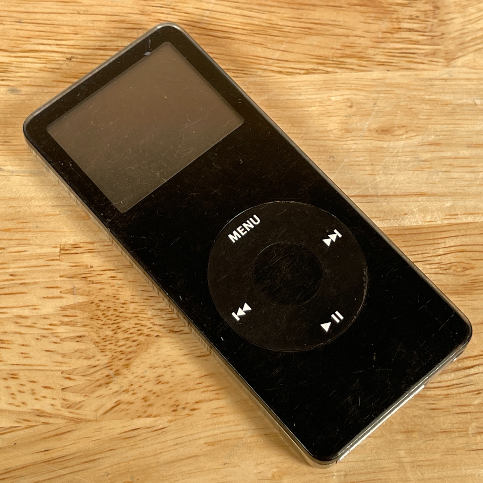 Apple iPod Nano 1st Generation A1137 Black/Silver 1.5" LCD 2GB MP3 ...