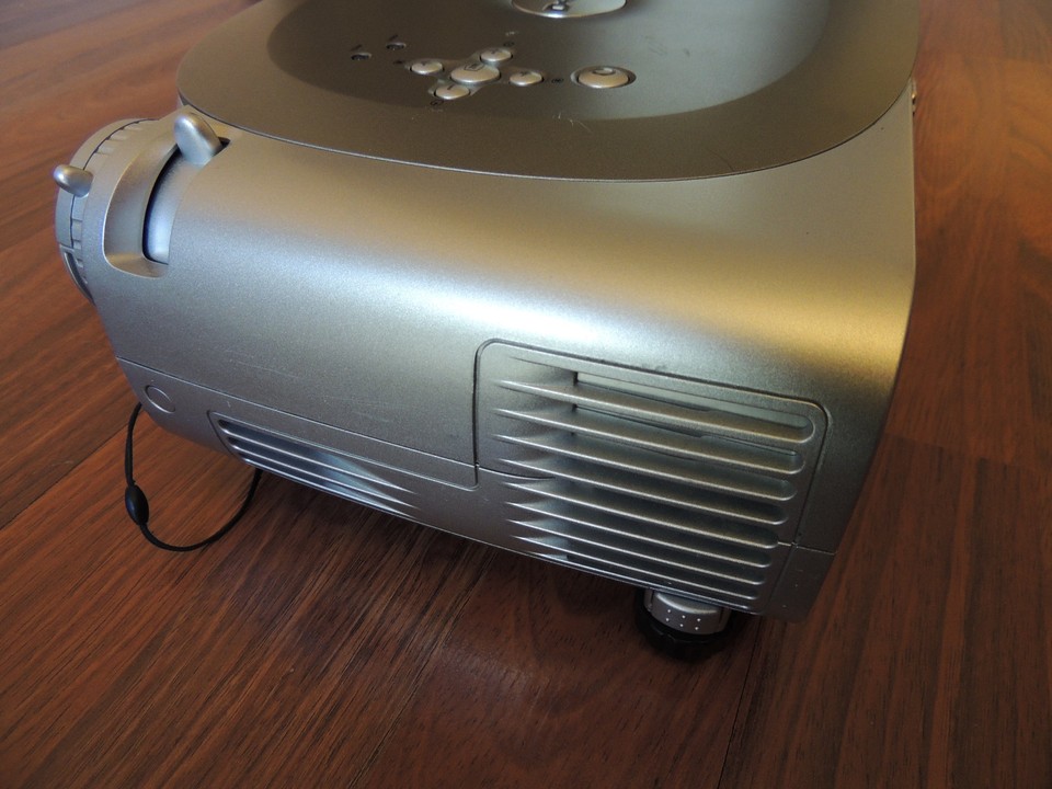 Dell 1201MP 2100:1 2000 Lumens DLP Video Projector 550Hrs | eBay