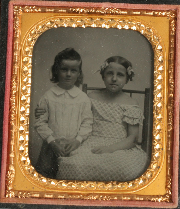 AMBROTYPE, AMBER GLASS.YOUNG SIBLINGS, AFFECTIONATE POSE. 1/6TH PLATE ...