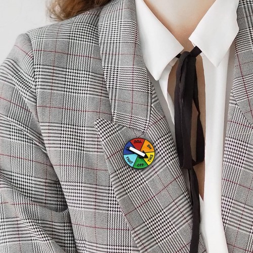 Rotatable Pin Badge Rotating Enamel Badge Fashion Funny Lapel Pin ...