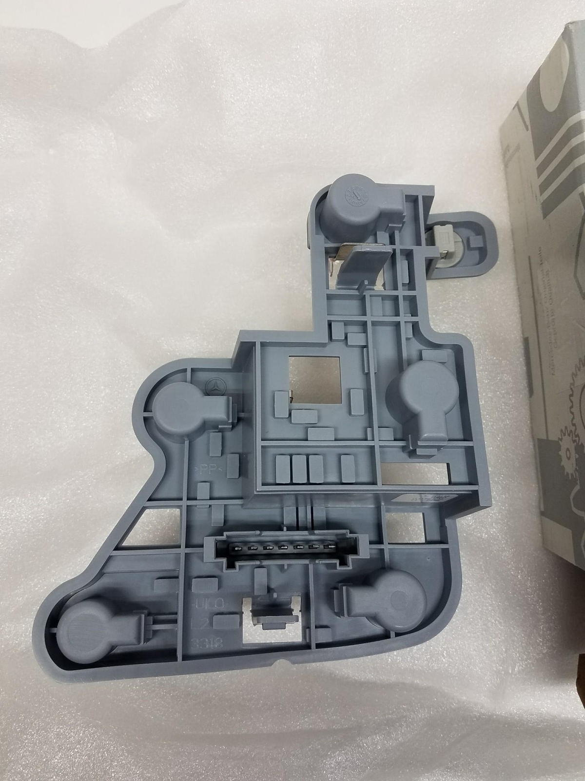 NEW GENUINE MERCEDES BENZ TAIL LIGHT LAMP CARRIER OEM PART # A ...