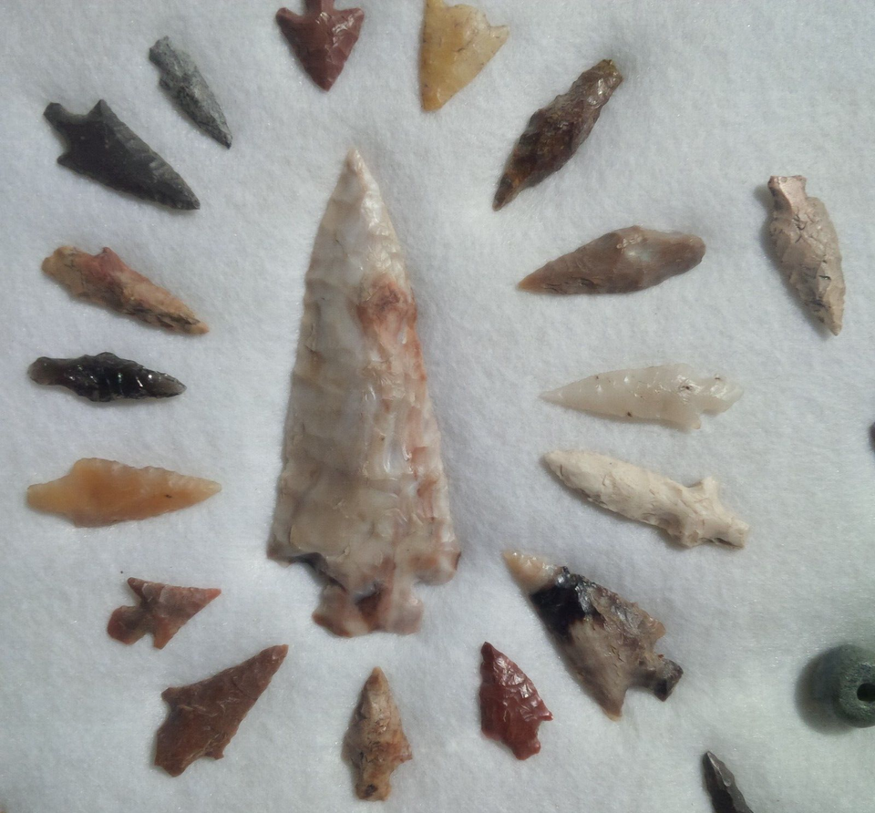 FINE 35 OREGON ARROWHEADS DISPAY GILBERT RIVER SITE Authentic Indian ...