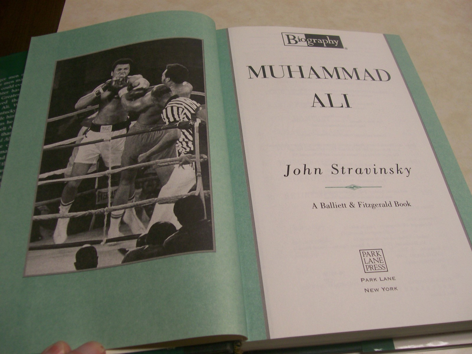 Muhammad Ali by John Stravinsky and Random House Value Publishing Staff ...