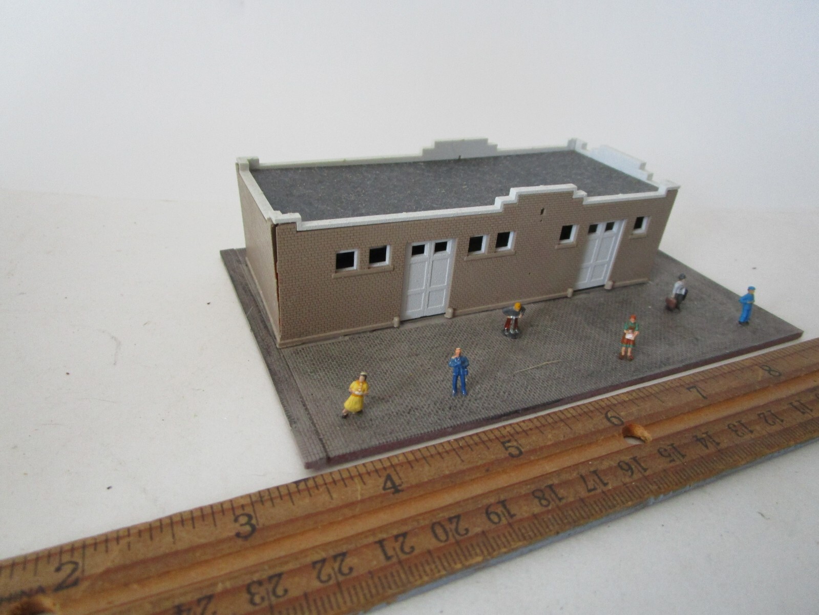 Vintage Built N Scale City Building W/ Figures For Train Layout | eBay